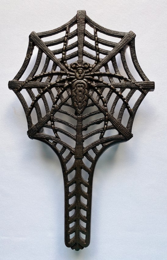 Trivets with a spider theme | TRIVETOLOGY